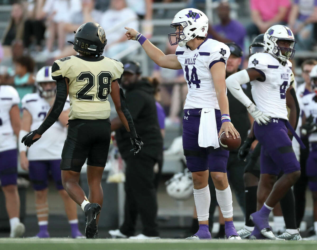 Conroe Tigers top Willis Wildkats on homecoming night