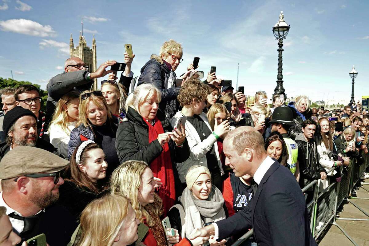 Princes William and Harry hold silent vigil beside Queen Elizabeth II's ...