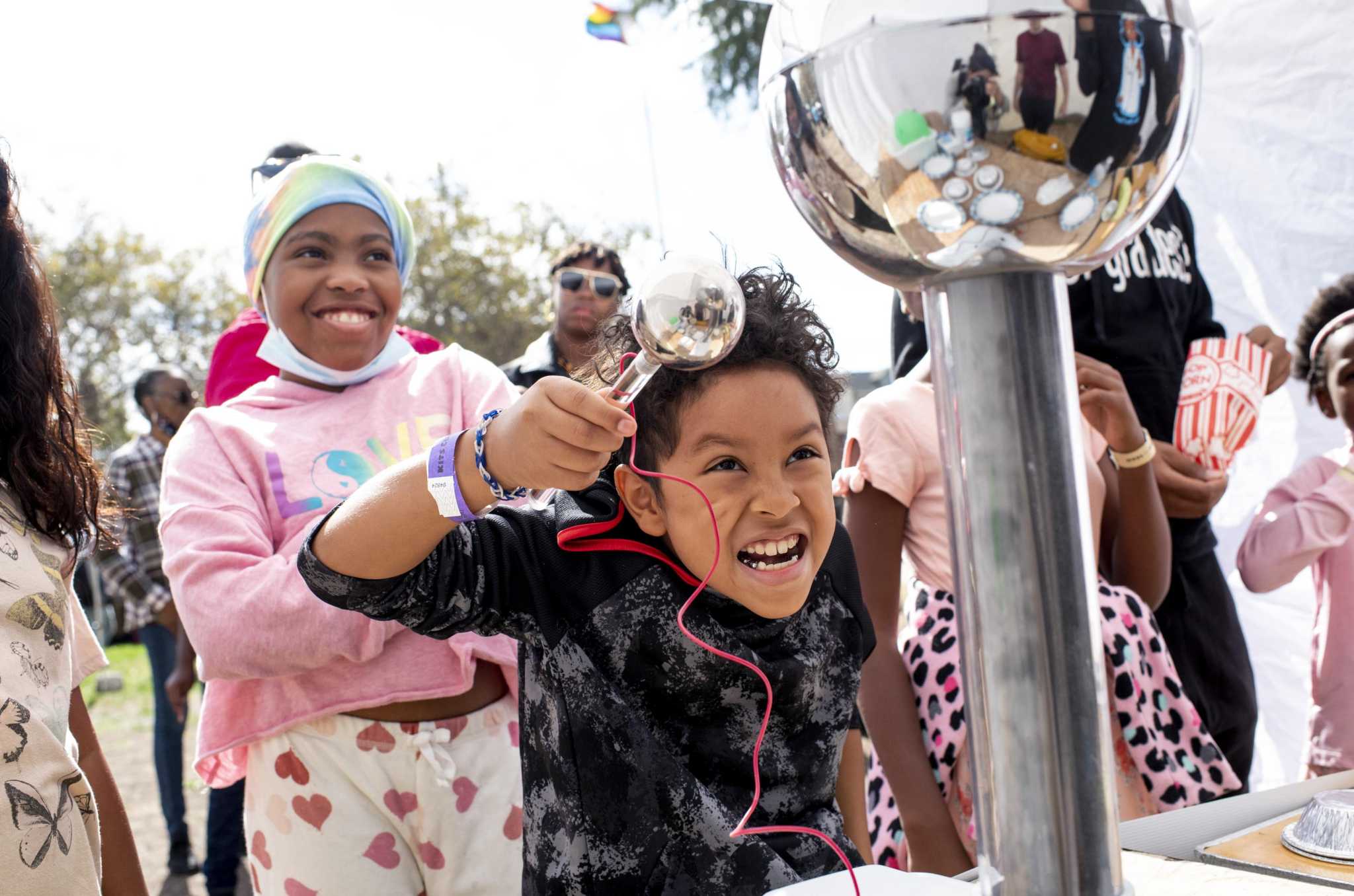 Yeast volcanoes and ‘equitable access’ at jam-packed kids science fair ...