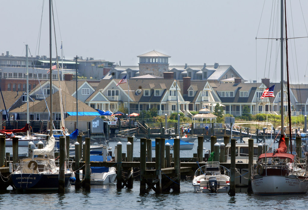 DEEP: Boat collides with breakwater in Stonington Harbor