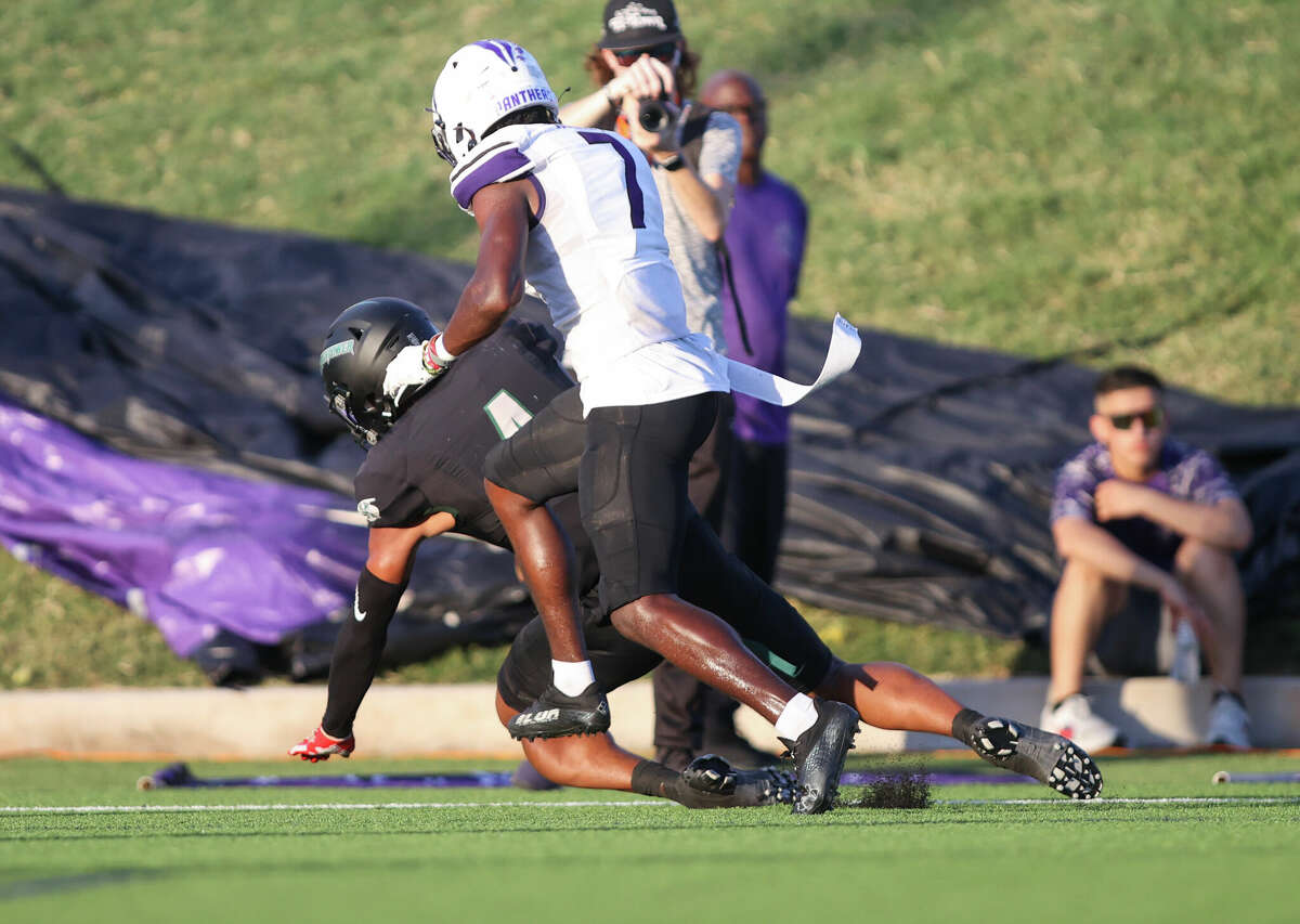 Ridge Point Panthers defeat Fort Bend Hightower Hurricanes