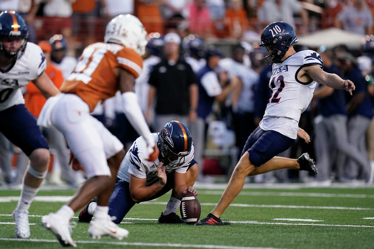 No. 21 Texas pulls away from UTSA after tight first half