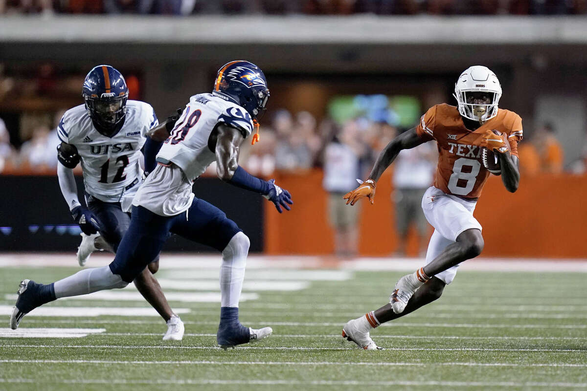No. 21 Texas pulls away from UTSA after tight first half