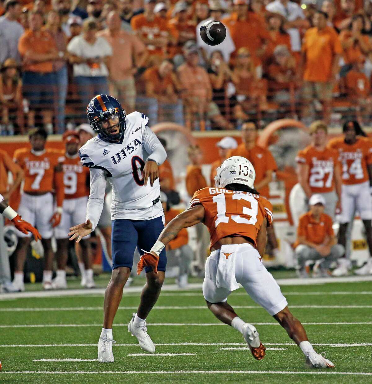 No. 21 Texas pulls away from UTSA after tight first half