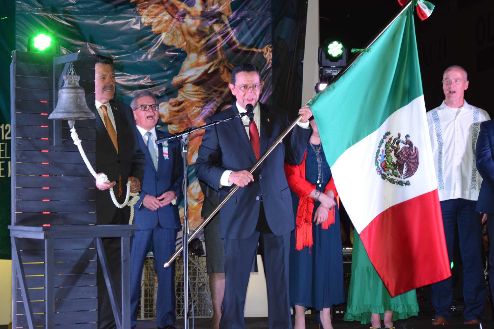 ‘We never abandon our people’: Laredoans celebrate Mexico’s independence