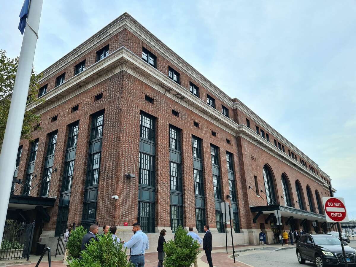 Seating at Union Station in New Haven reopens after bed bug problem