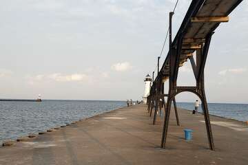 See what Manistee's 5th Avenue pier looked like around sunrise