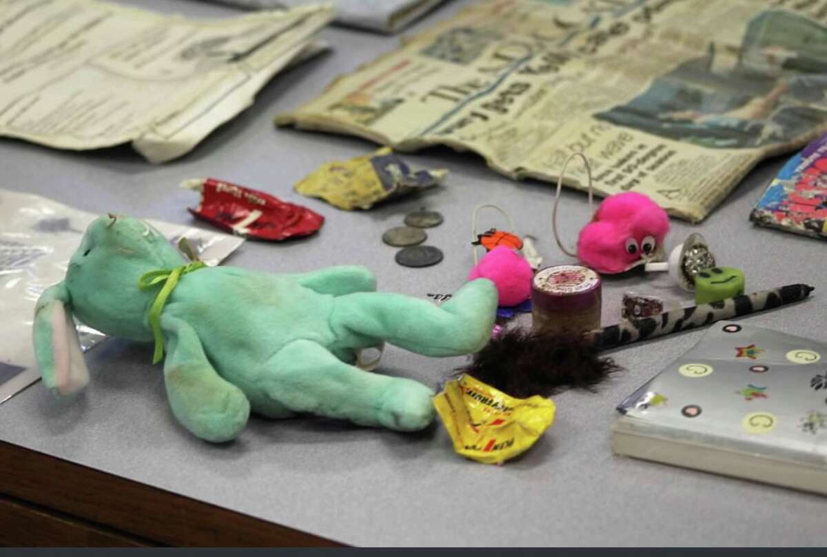 Stamford's Dolan alumni unveil time capsule after 25 years