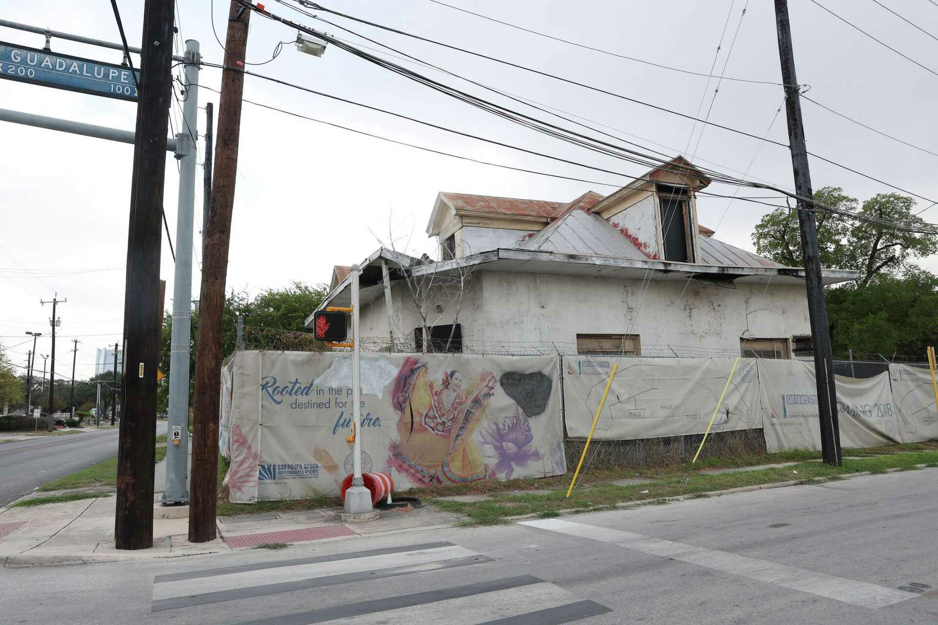 Old ‘Laredito’ in 'Mexico downtown' deemed unsafe, may be razed