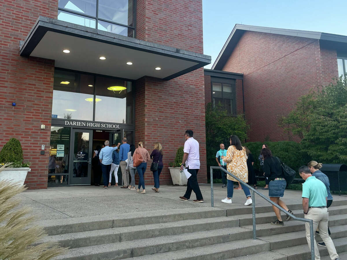Darien High School has first in-person open house since 2019