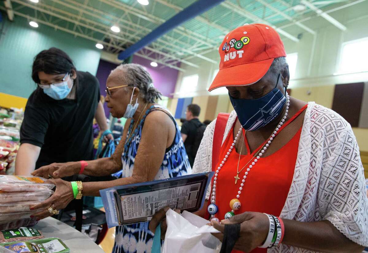 Houston Pop-up Grocery rescues food and gives it away for free