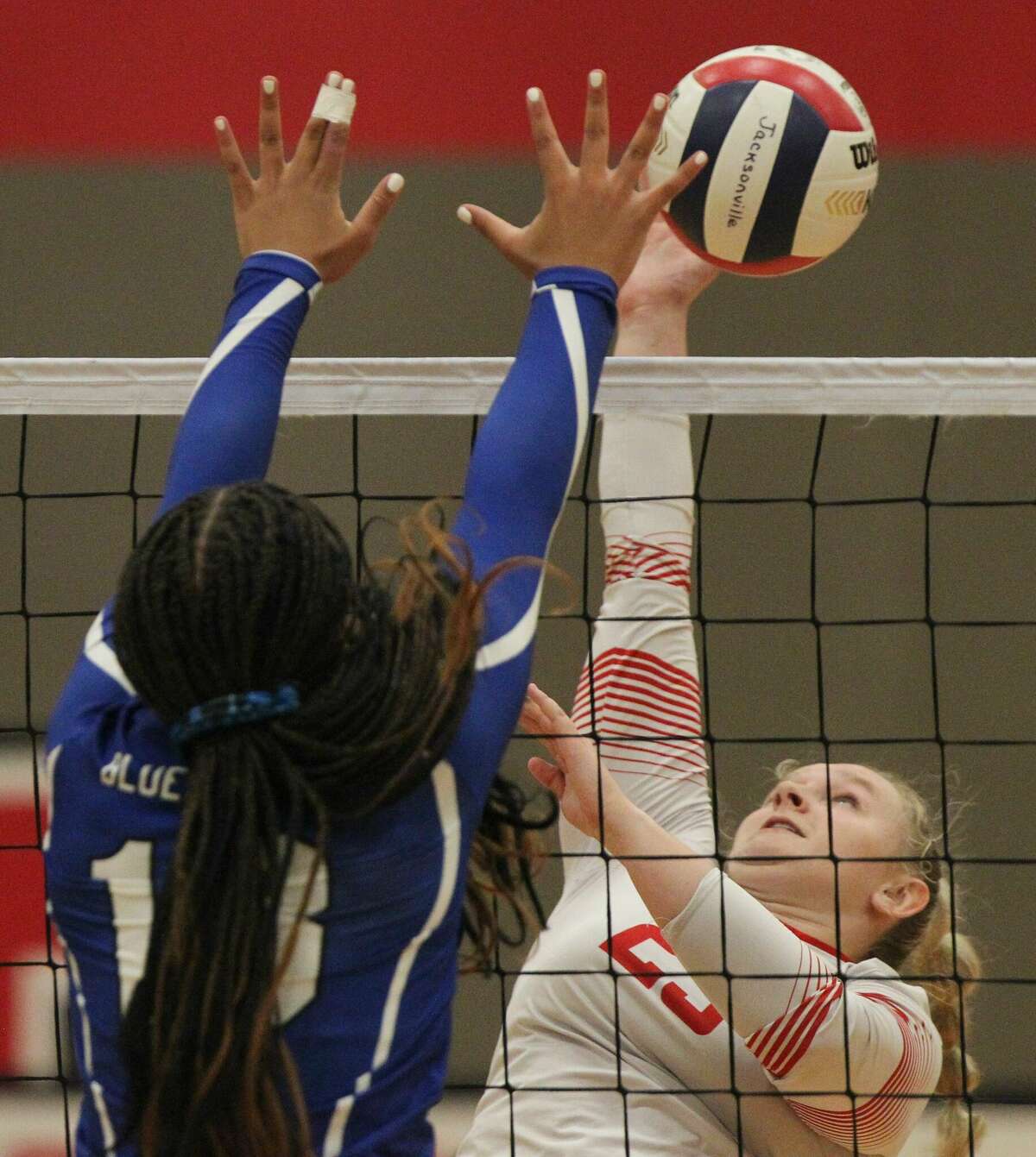 Quincy coach ejected as Jacksonville volleyball team beats Blue Devils