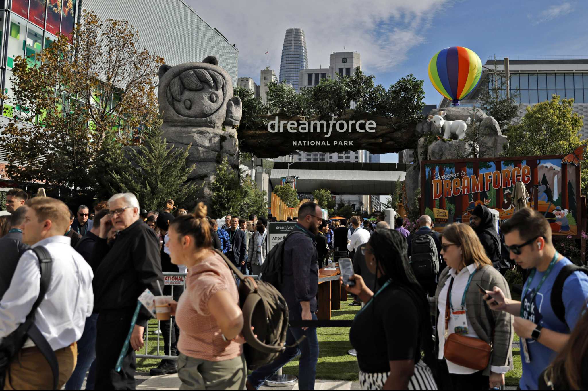 Dreamforce 2022 amène 40 000 personnes, le chanteur Bono et plus à SF ...