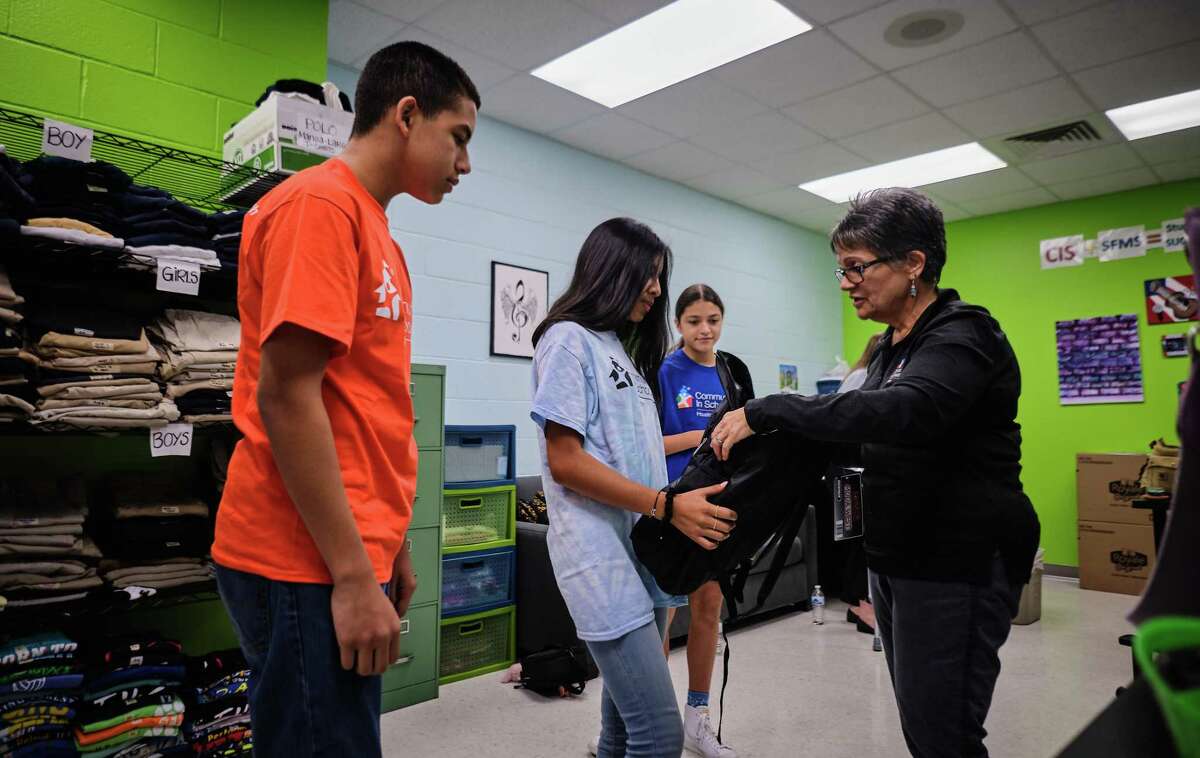 Life lessons: Communities in Schools of Houston provides social service ...