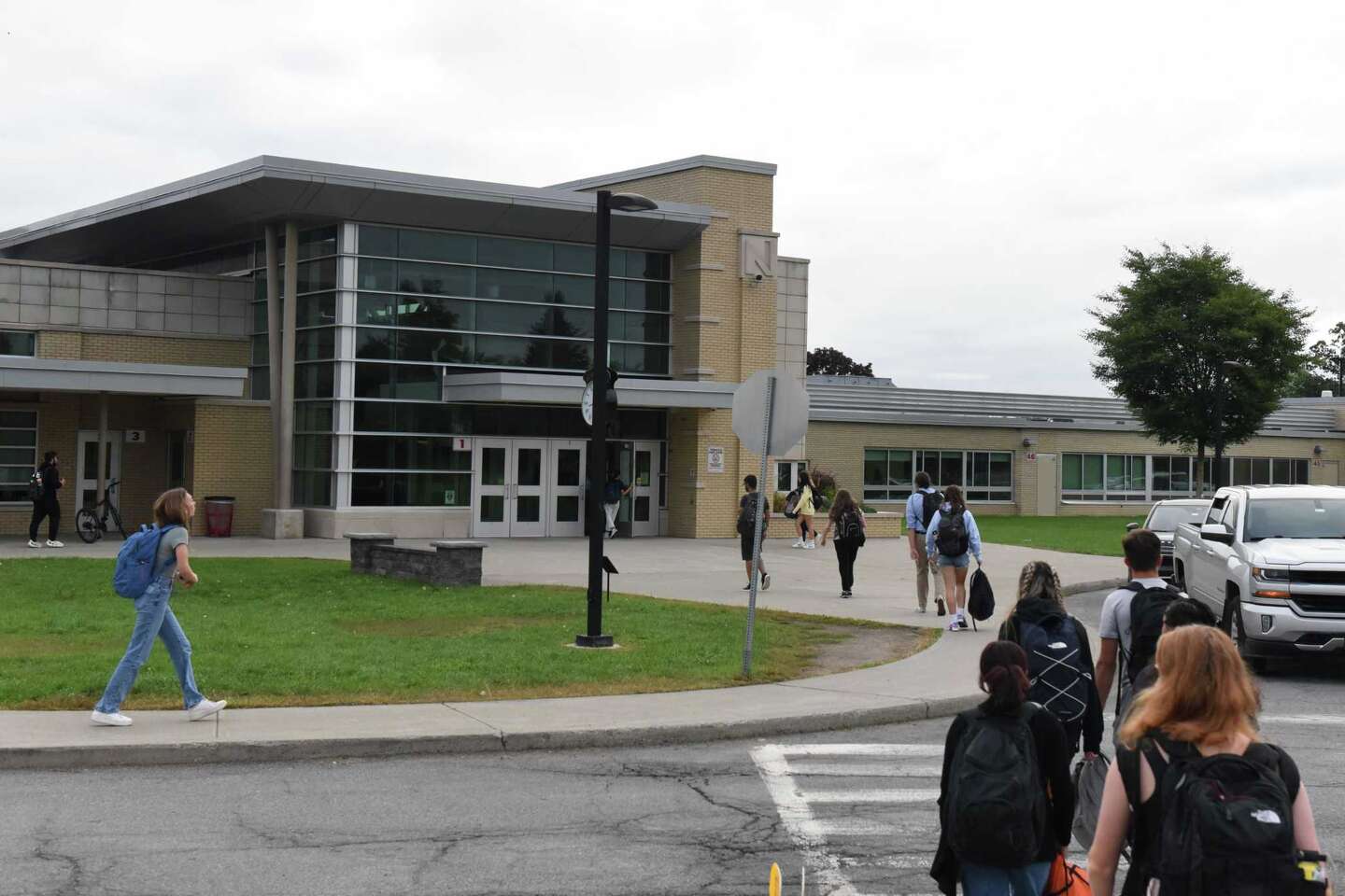 School resource officer program to return to Niskayuna schools