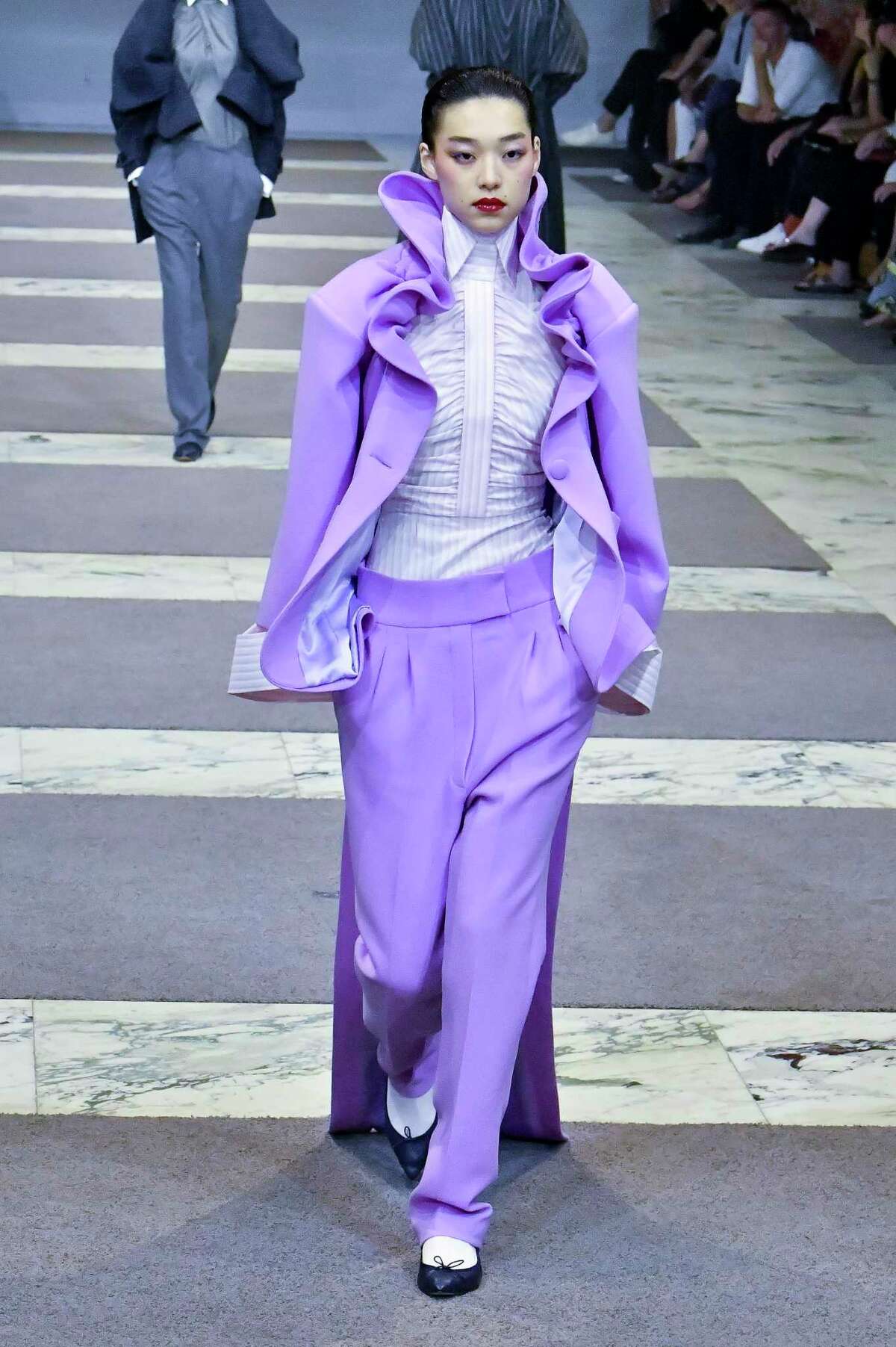 All shades of purple reign on fall’s fashion runways