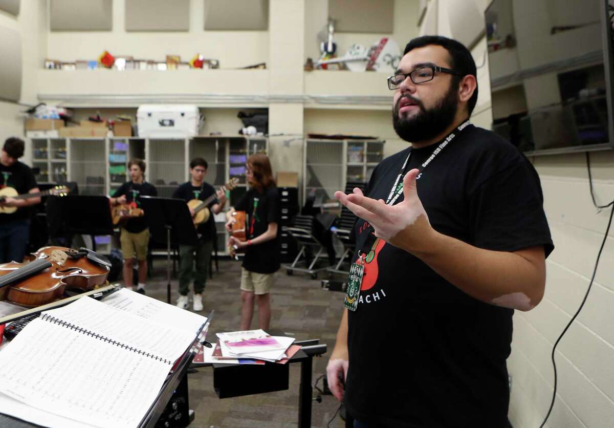 'Like bread and butter': Mariachi programs across Conroe ISD bring ...