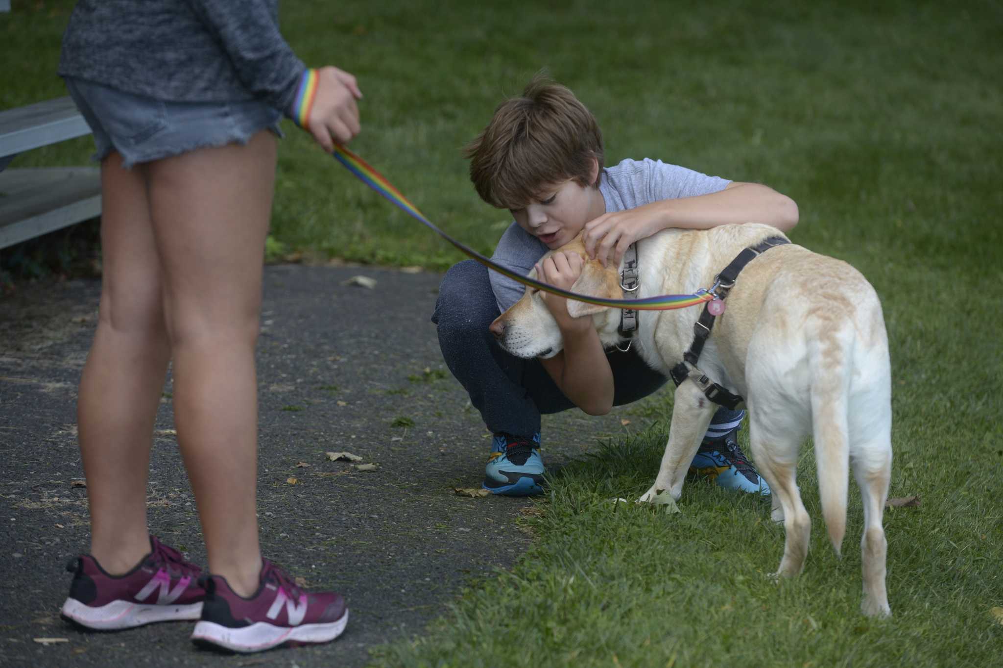 Ridgefield students find comfort in handling dogs at school