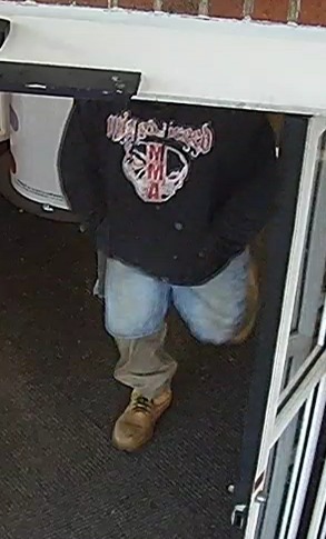 Police: $401 in cash taken in New London CVS robbery