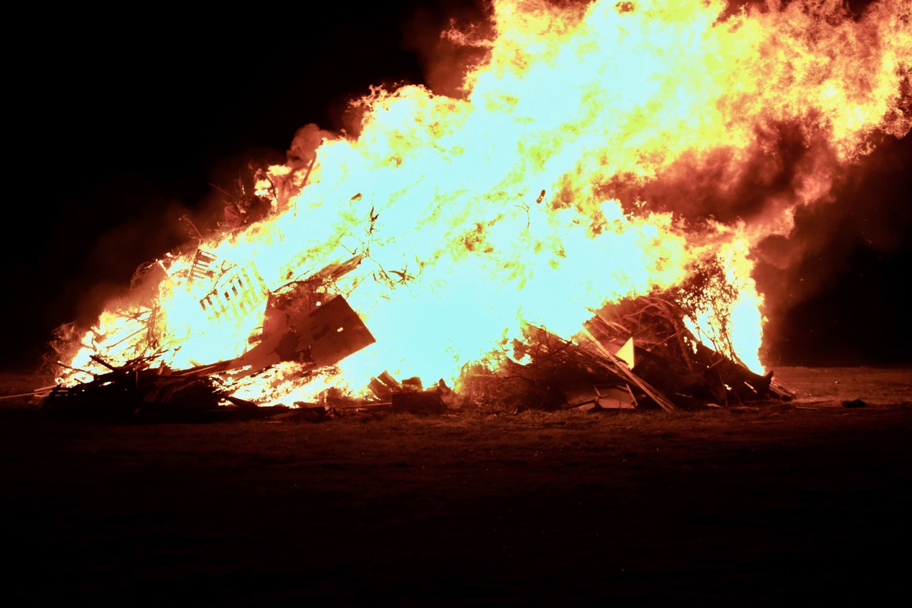 Hale Center celebrates Homecoming with bonfire on Wednesday