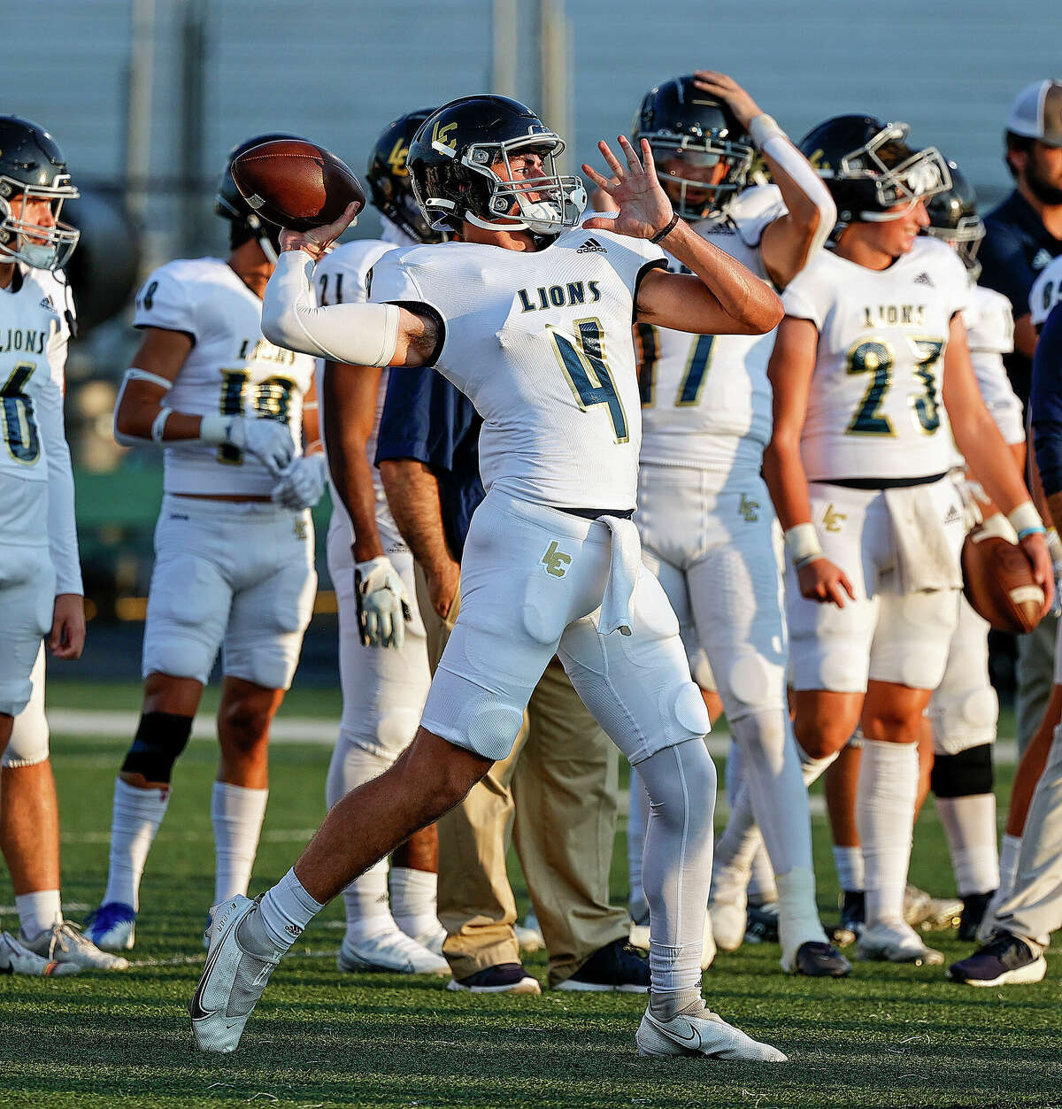 Lake Creek Lions rout Randle in district opener