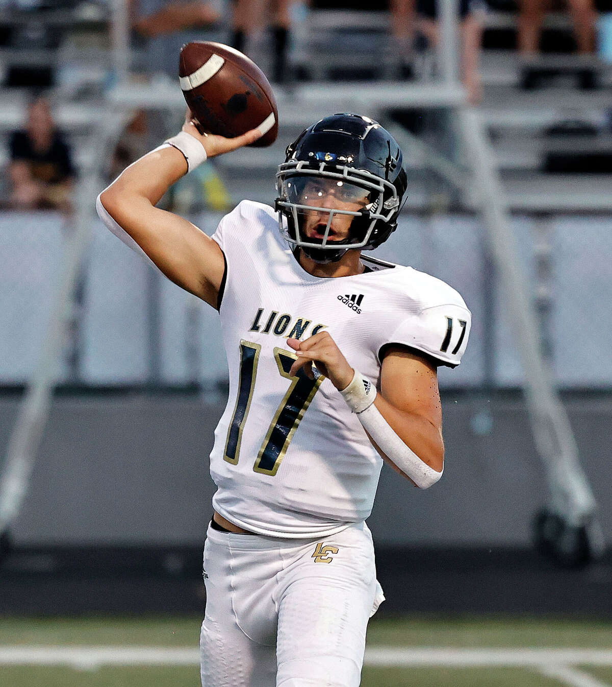 Lake Creek Lions rout Randle in district opener