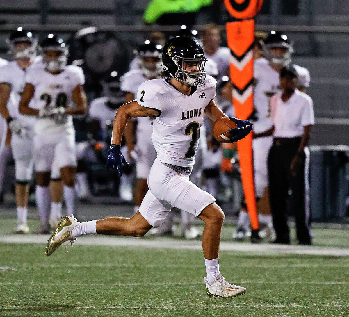 Lake Creek Lions rout Randle in district opener