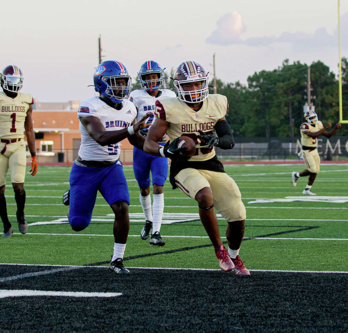 Summer Creek Bulldogs blow out Beaumont West Brook Bruins