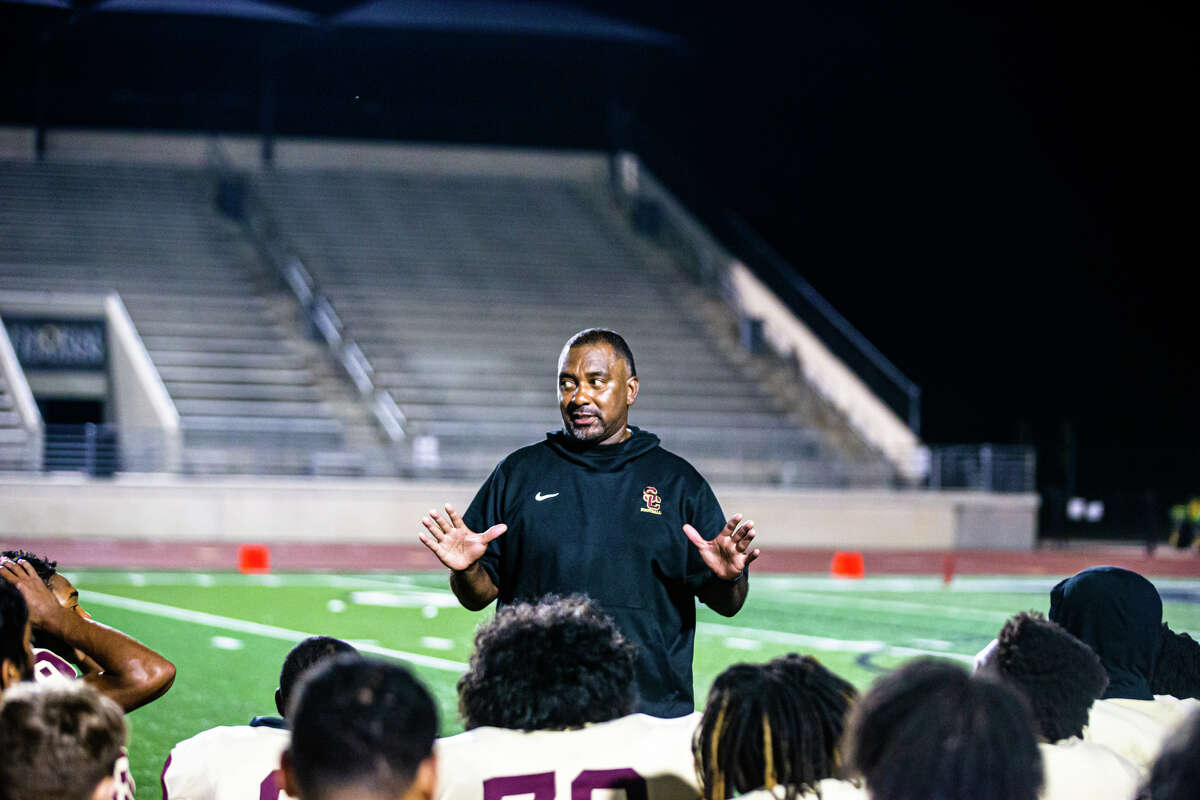 Summer Creek Bulldogs blow out Beaumont West Brook Bruins