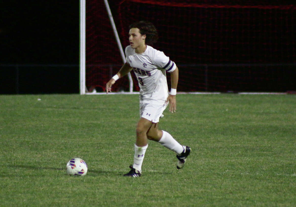 Evan Moore’s early goal lifts Edwardsville Tigers over Alton Redbirds