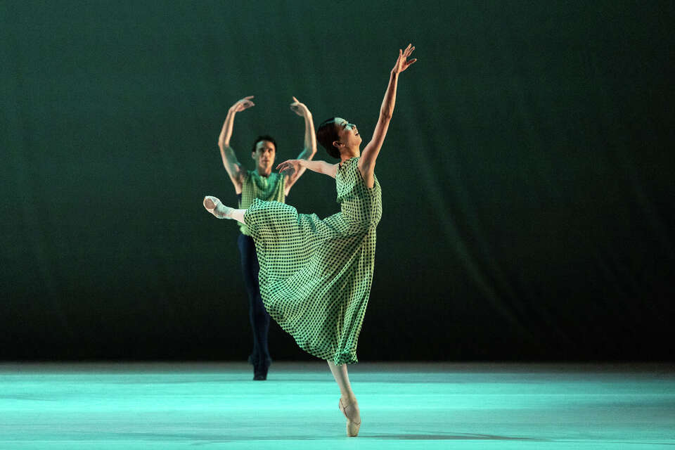 Review: Surf's not quite up for Houston Ballet's 'Good Vibrations'