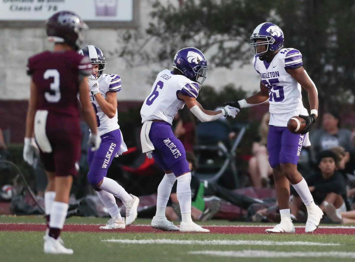Angleton holds off Magnolia for district road victory