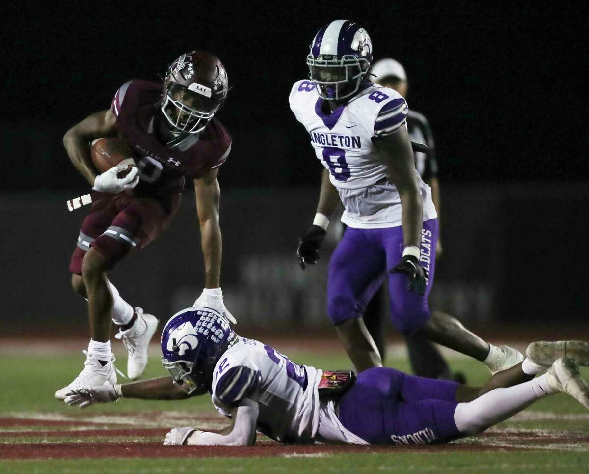 Angleton holds off Magnolia for district road victory