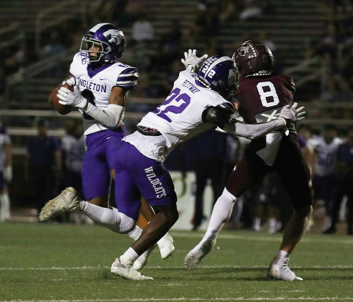 Angleton holds off Magnolia for district road victory