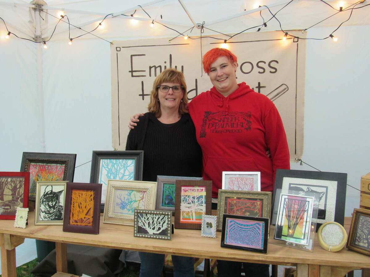 Artists don't let rain douse excitement at Edwardsville Art Fair