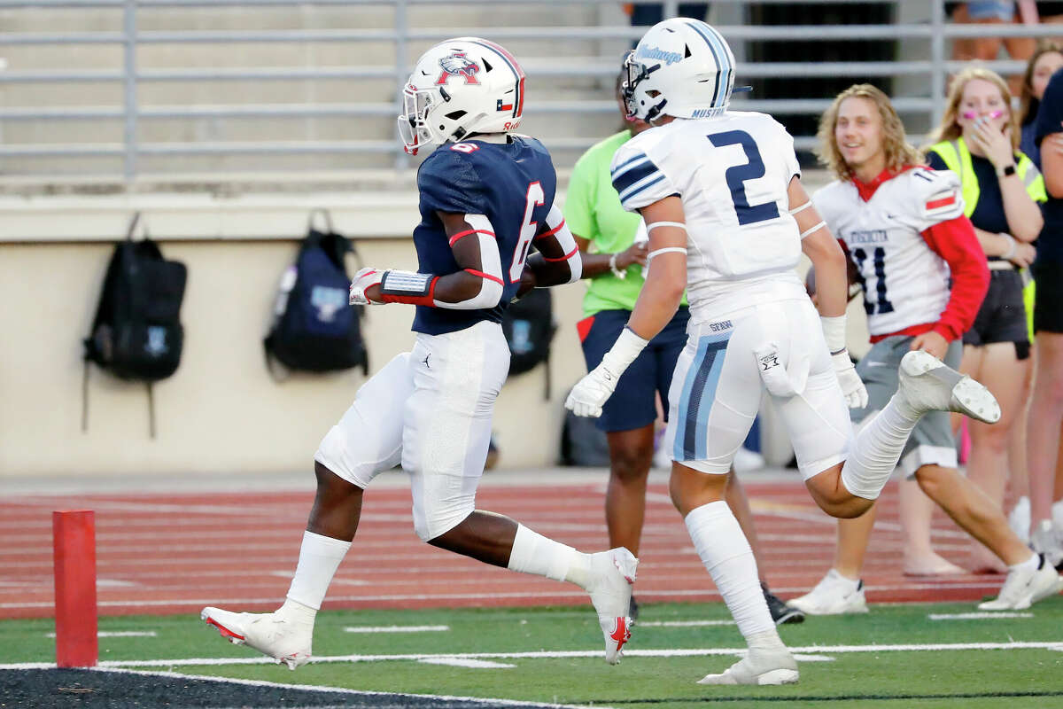 Atascocita Eagles earn shutout win over Kingwood Mustangs