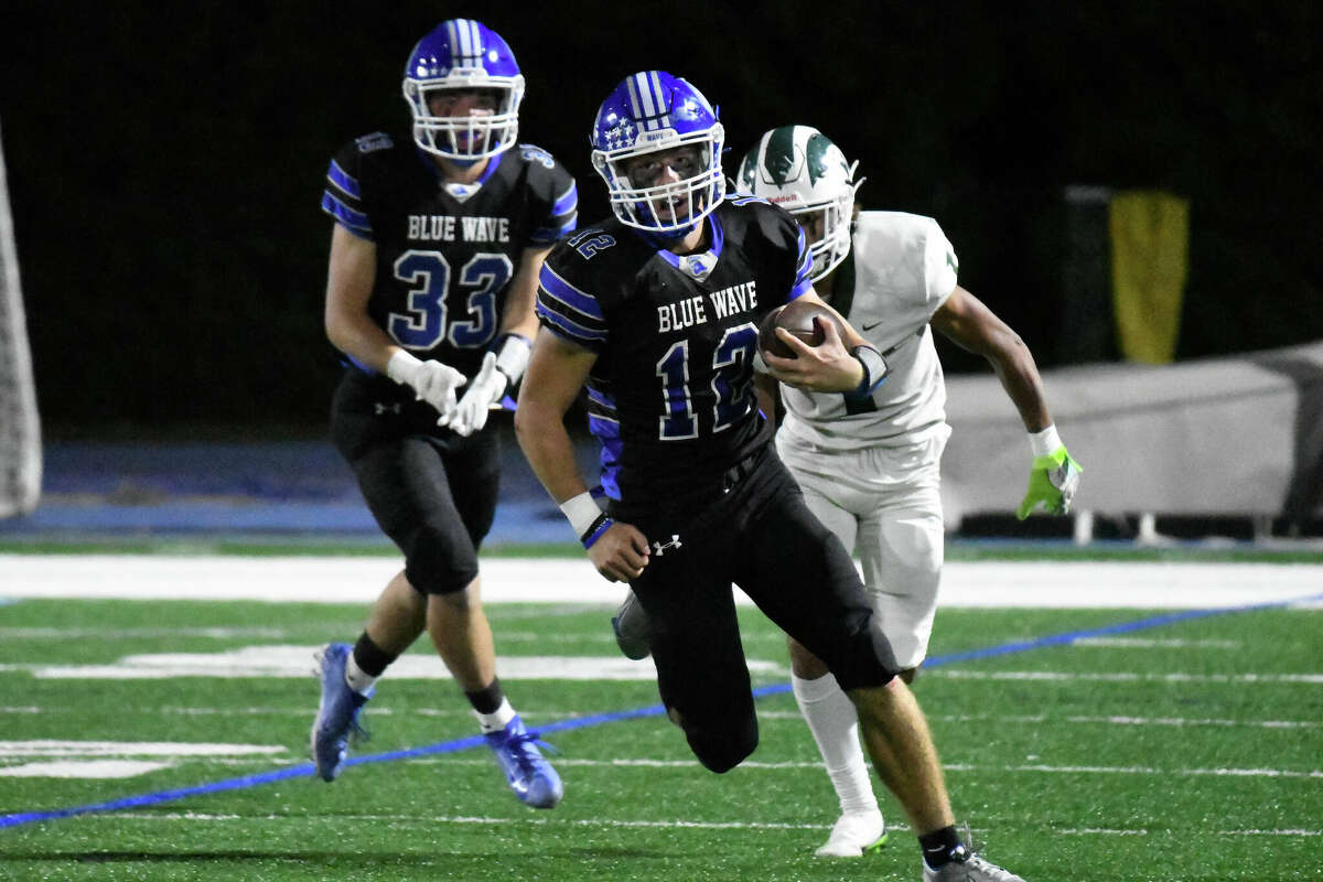 No. 5 ranked Maloney beats Darien on the road in CIAC football