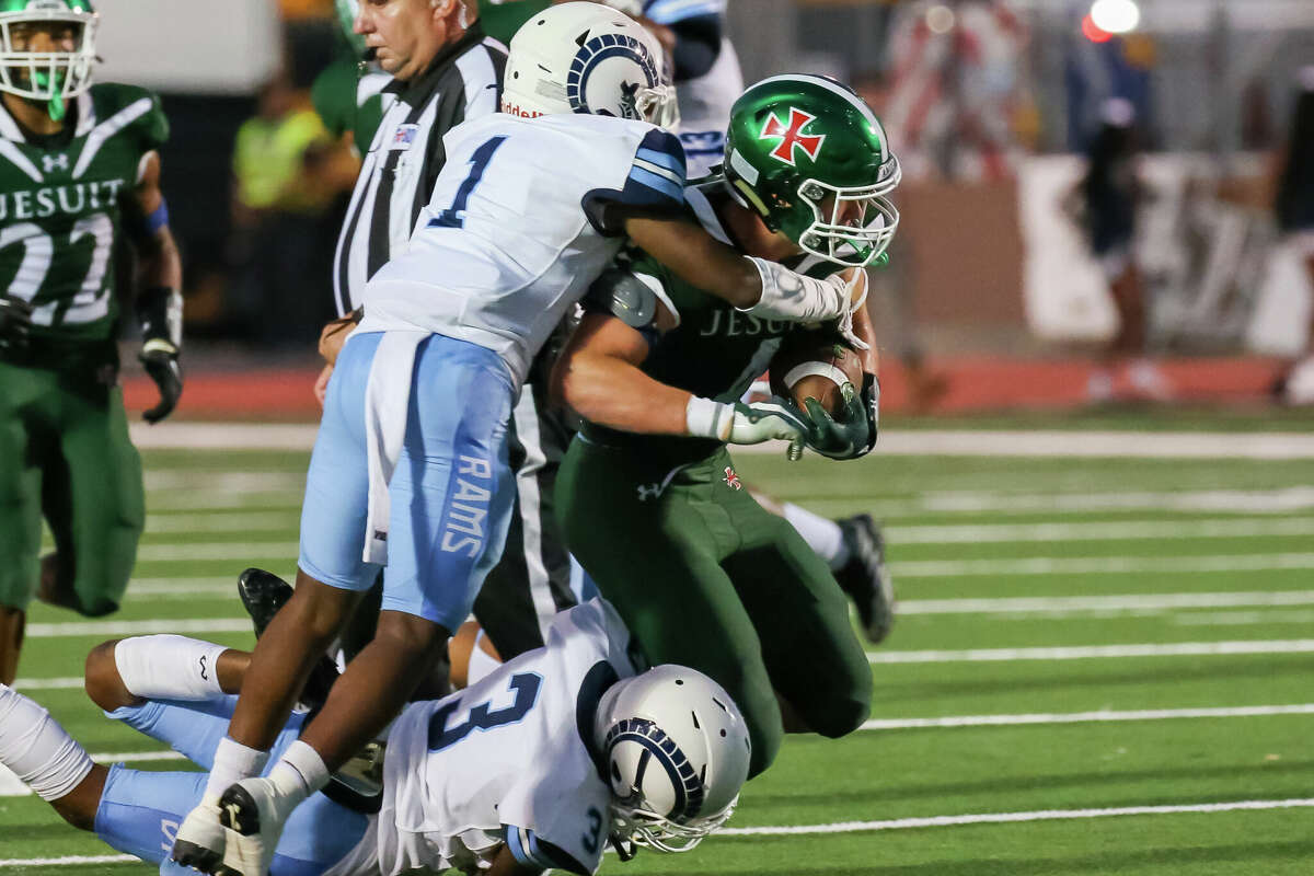 Strake Jesuit Fighting Crusaders defeat Alief Elsik Rams