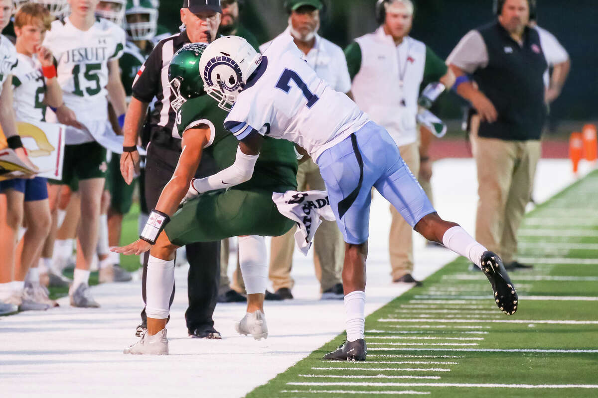Strake Jesuit Fighting Crusaders defeat Alief Elsik Rams