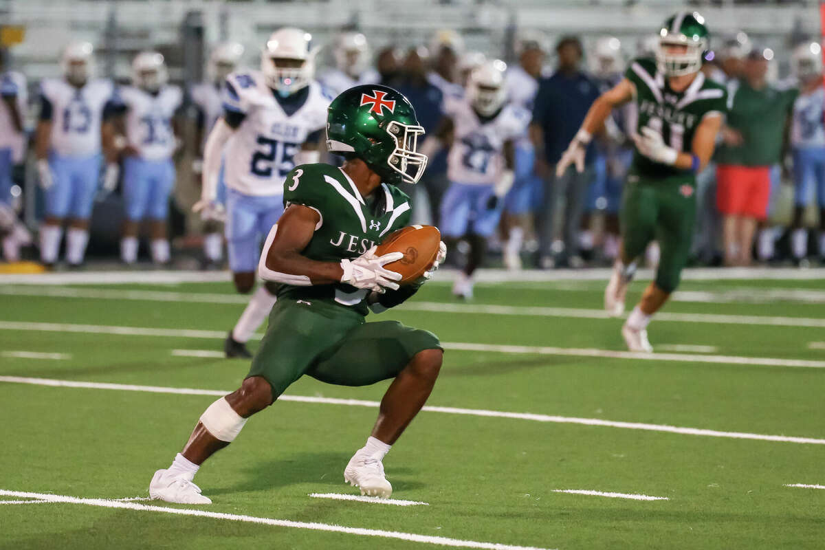 Strake Jesuit Fighting Crusaders defeat Alief Elsik Rams