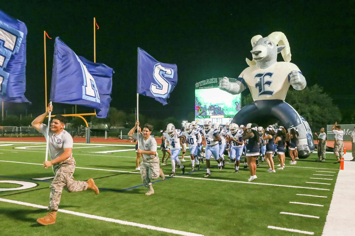 Strake Jesuit Fighting Crusaders defeat Alief Elsik Rams