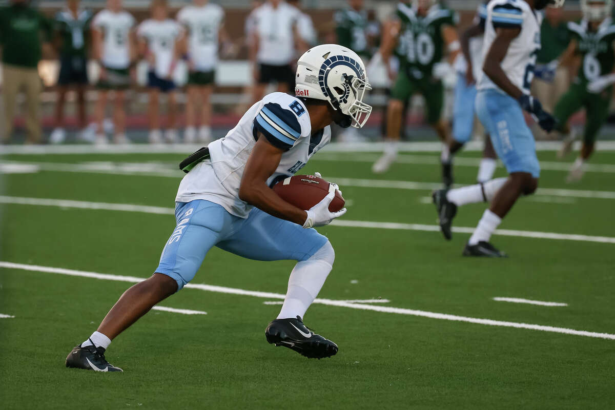 Strake Jesuit Fighting Crusaders defeat Alief Elsik Rams
