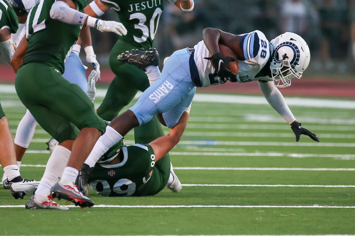 Strake Jesuit Fighting Crusaders defeat Alief Elsik Rams
