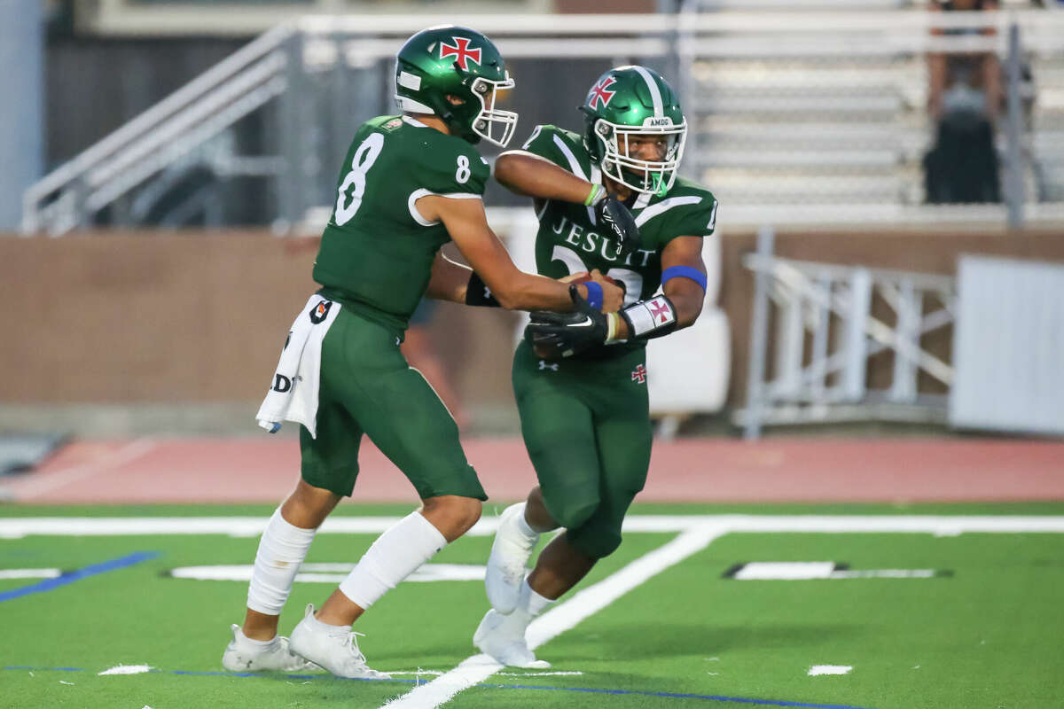 Strake Jesuit Fighting Crusaders defeat Alief Elsik Rams