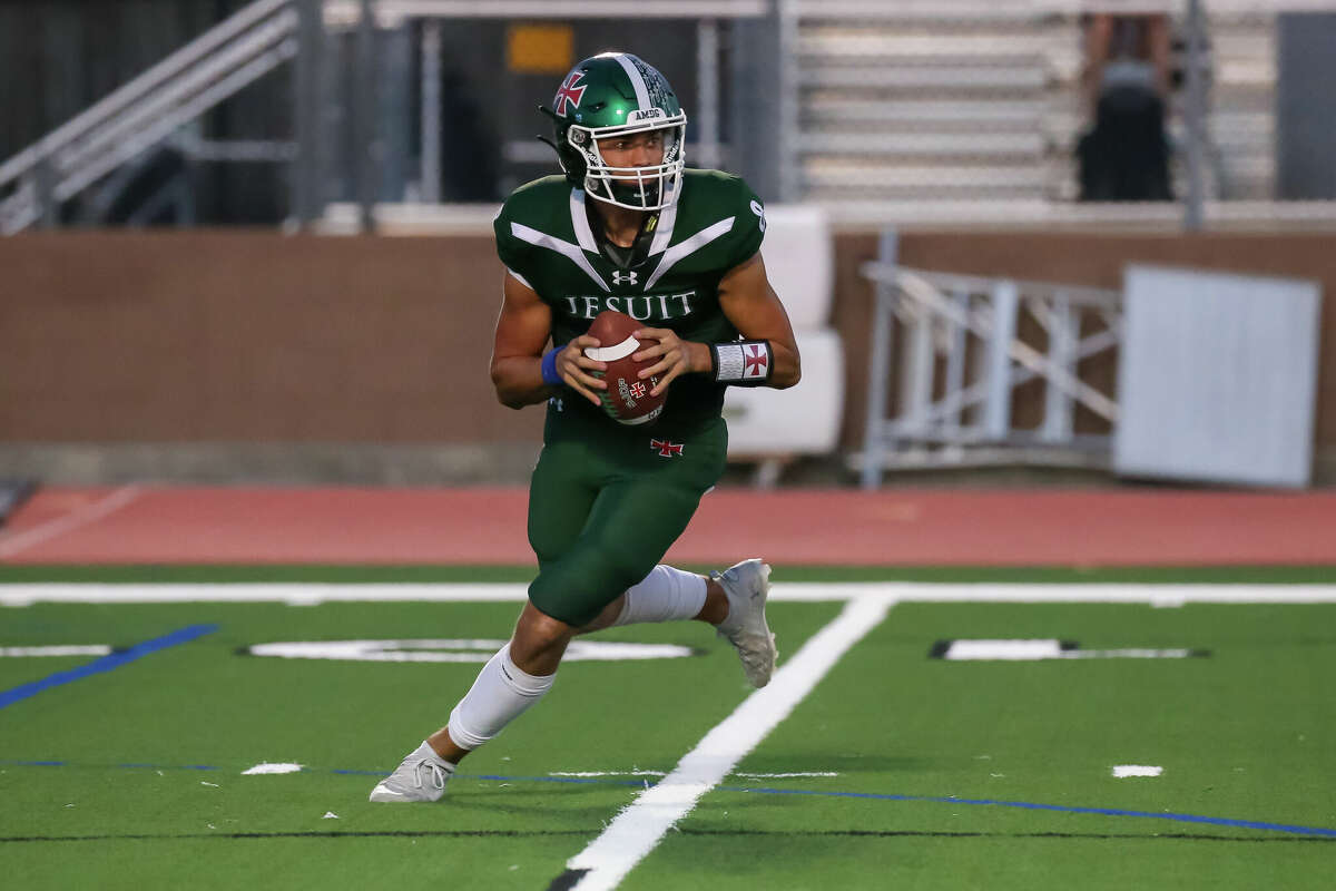Strake Jesuit Fighting Crusaders defeat Alief Elsik Rams