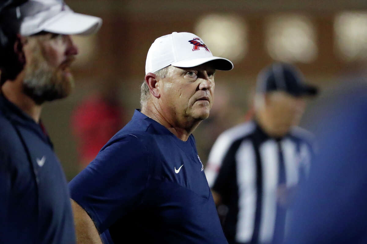 Atascocita Eagles earn shutout win over Kingwood Mustangs