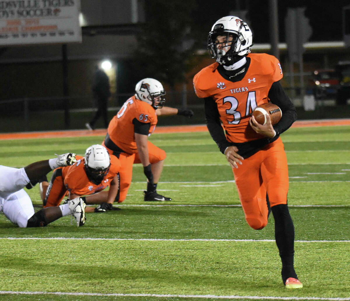 Edwardsville puts 70 on Belleville West in home rout