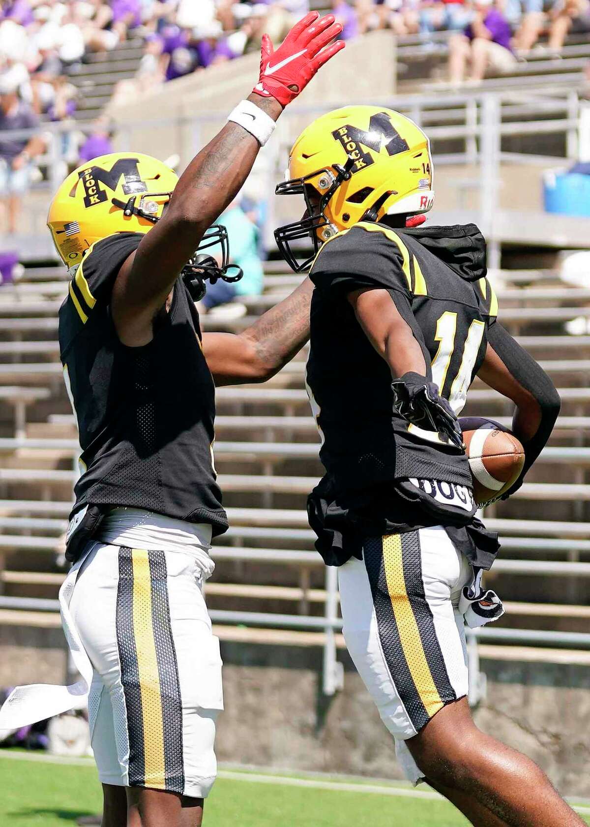 HS football: Fort Bend Marshall extends district winning streak against PNG