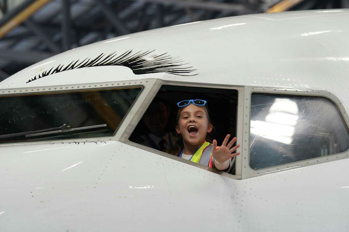 United Airlines in Houston hosts over 30 young women for ‘Girls in ...