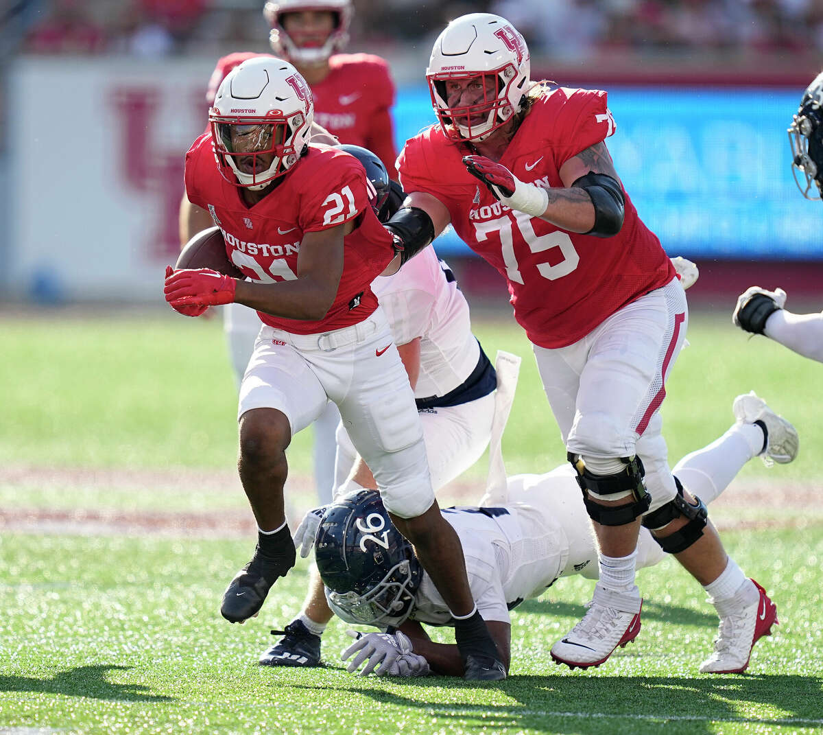 UH Cougars escape with Bayou Bucket win over Rice Owls